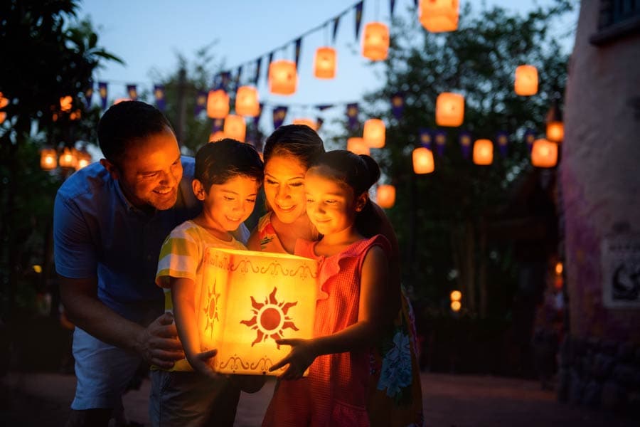 Take a Shine to Glowing Disney PhotoPass Props at Walt Disney World ...
