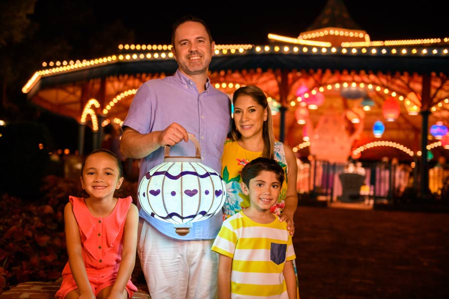 Take a Shine to Glowing Disney PhotoPass Props at Walt Disney World ...