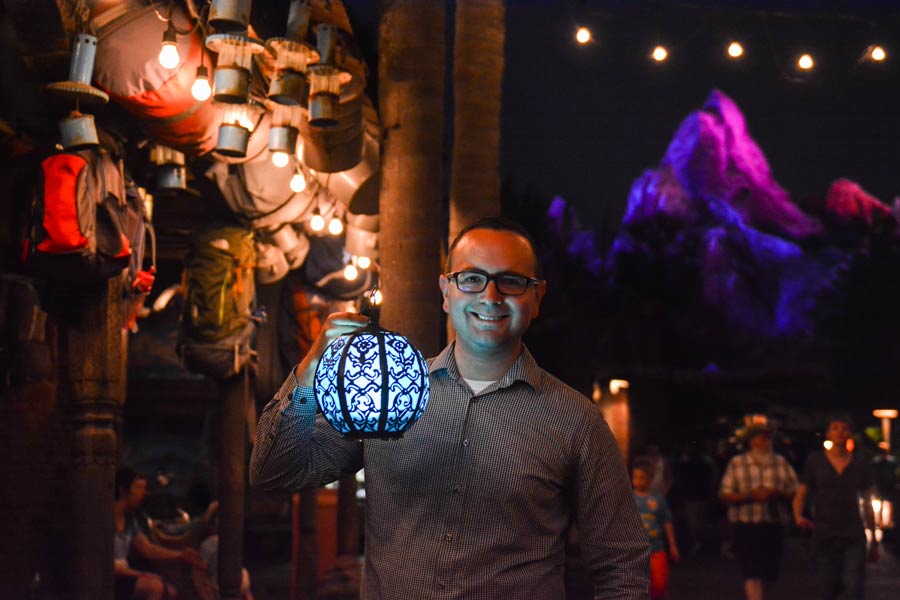 Take a Shine to Glowing Disney PhotoPass Props at Walt Disney World ...