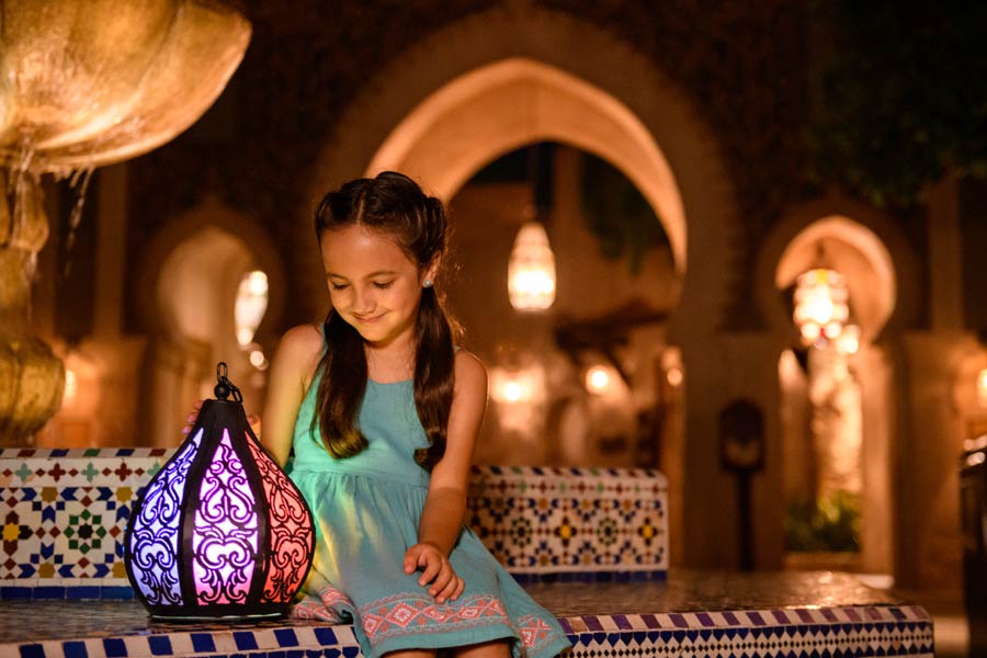 Take a Shine to Glowing Disney PhotoPass Props at Walt Disney World ...