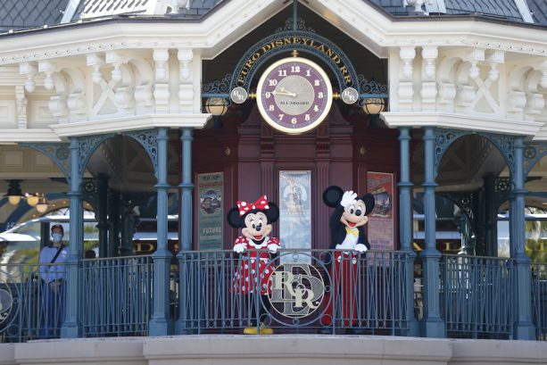 Five Ways to See Mickey and his Pals at Disneyland Paris on ...