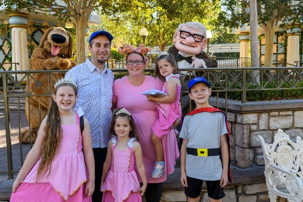 Disney+ Fans Enjoy Blue-tiful Day at Disney Parks • DisneyTips.com