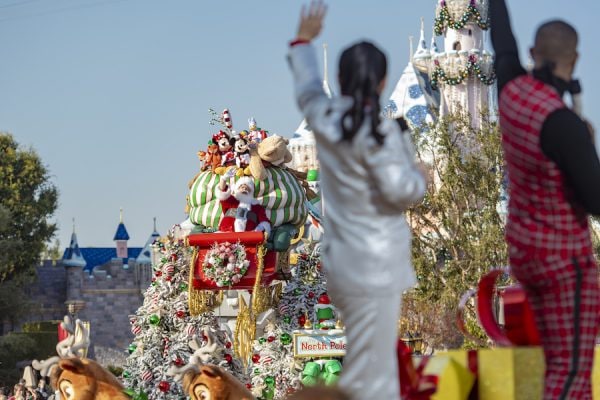 The Disney Parks Magical Christmas Day Parade Airs on ABC December 25th!