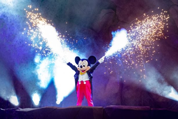 4 Ways to Enjoy the Holidays at Walt Disney World with MagicBand+ | The ...