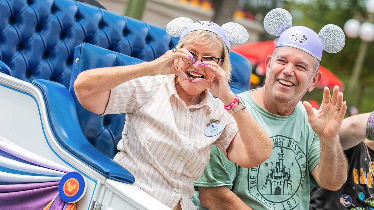 Amazing Main Street Cast Member Recognized in Magic Kingdom Parade ...