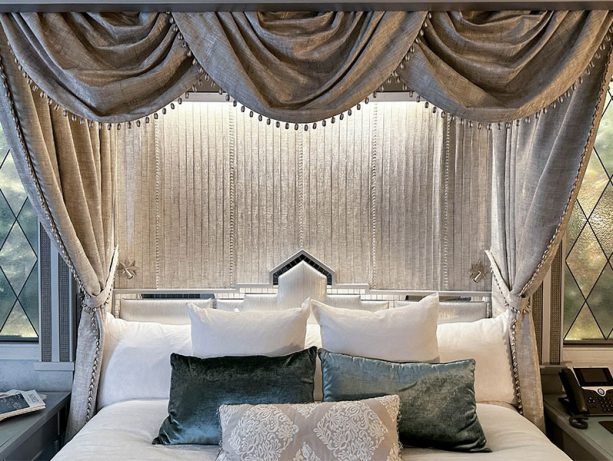 Inside Disney’s Stunning New ‘Frozen’ Elsa Ice Palace Suite | The Main ...