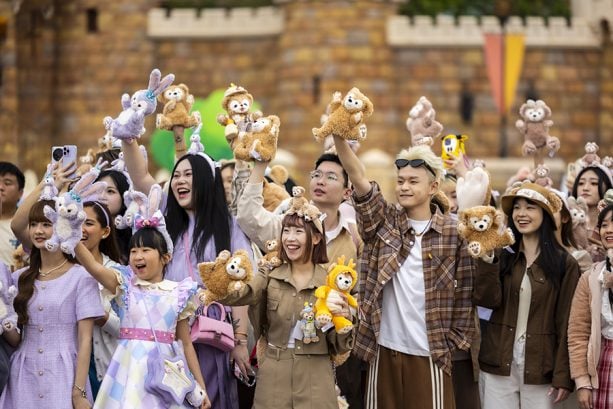 Duffy and Friends' Fans Celebrate at Hong Kong Disneyland - MickeyBlog.com
