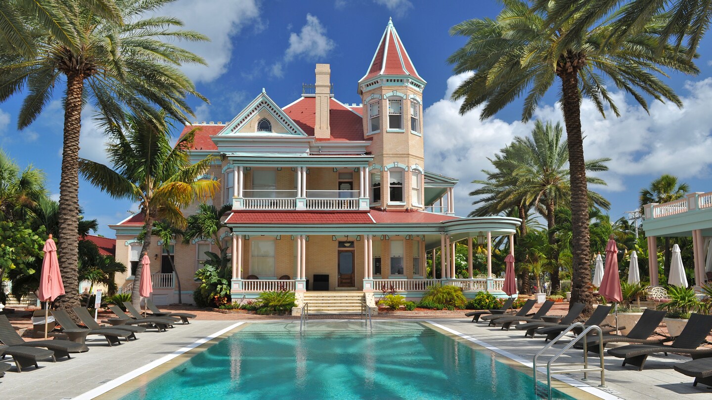 Tour of Key West: Multlinugal Options | Disney Cruise Line