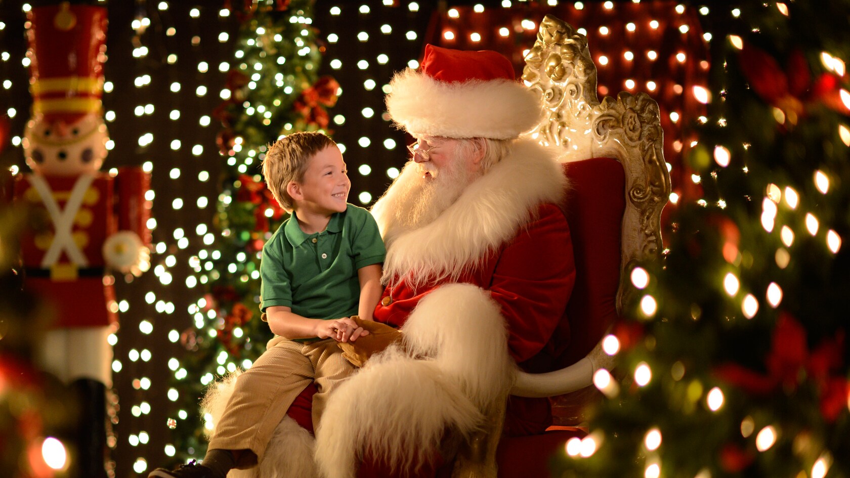 Meet Santa Claus in Disneyland | Disneyland Resort