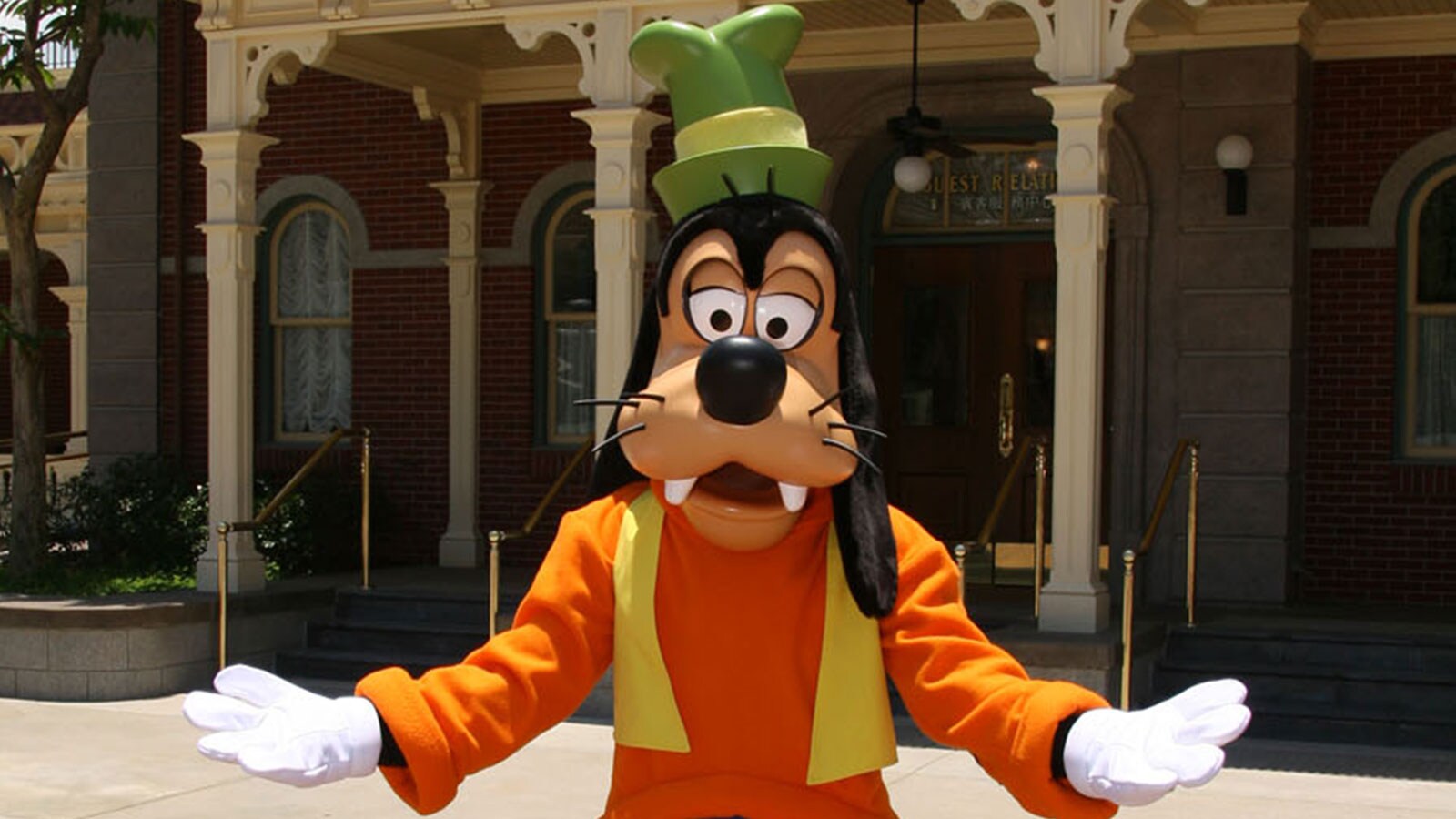 Goofy | Characters | Hong Kong Disneyland Resort