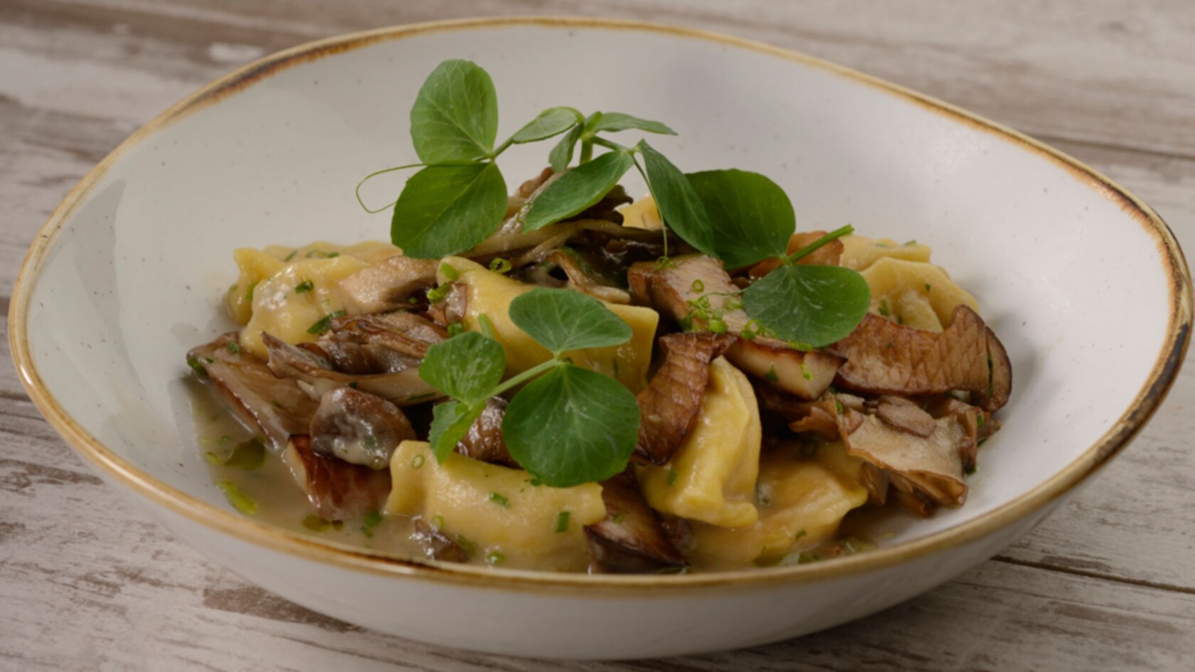 The Turf Club Bar & Grill | Walt Disney World Resort