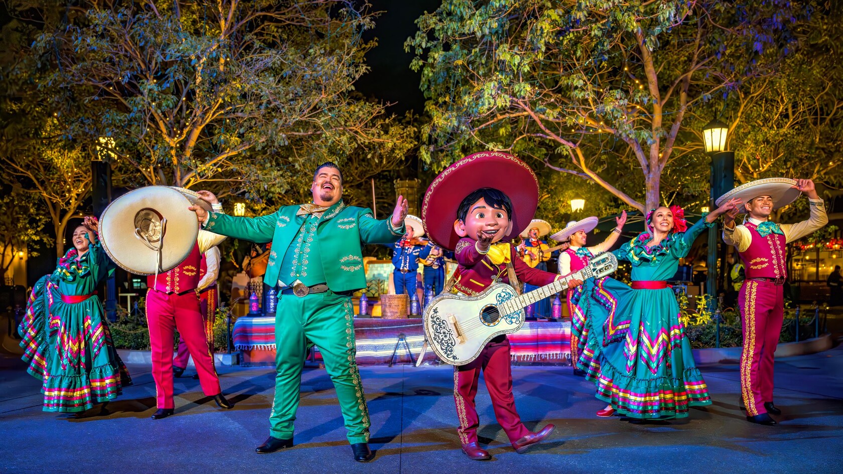 A Musical Christmas with Mariachi Alegría de Disneyland & Miguel ...