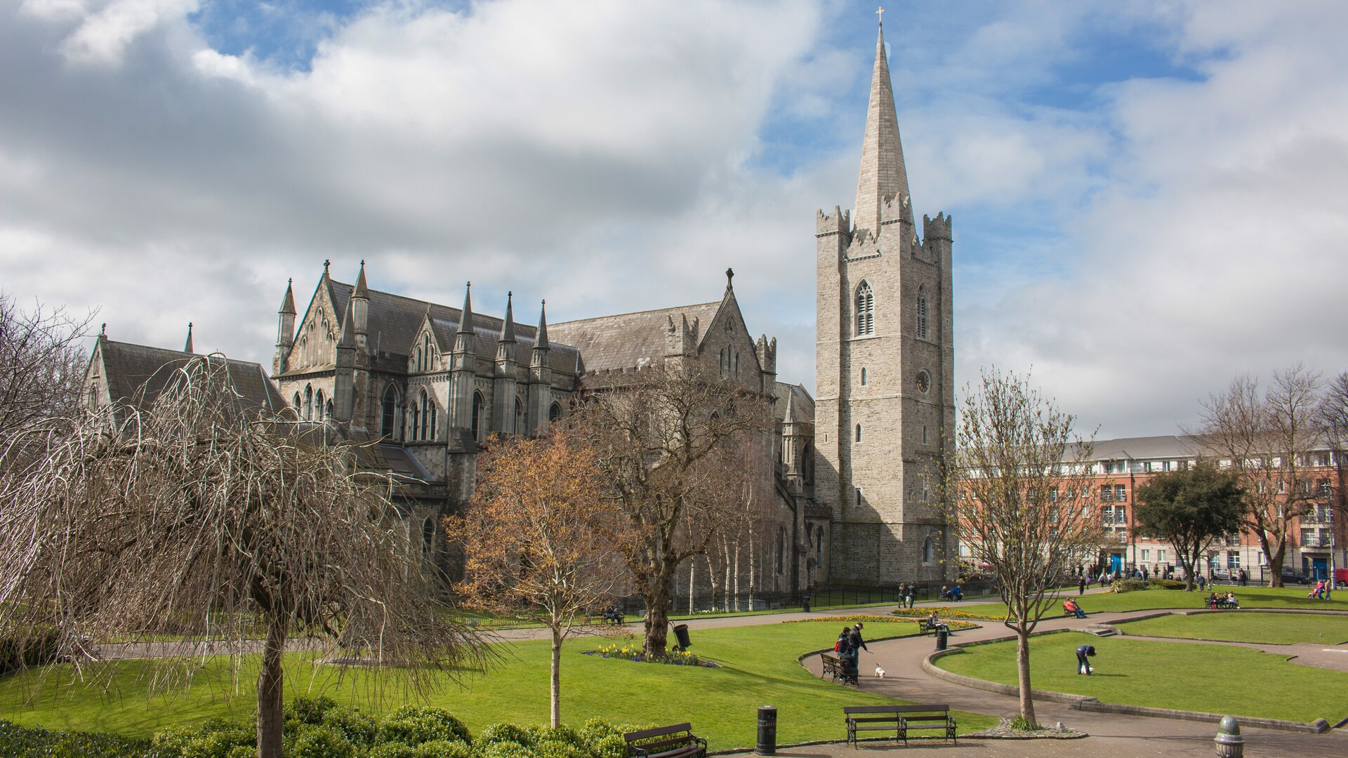 Accessible Tour of Trinity College & Guinness Storehouse in Dublin ...