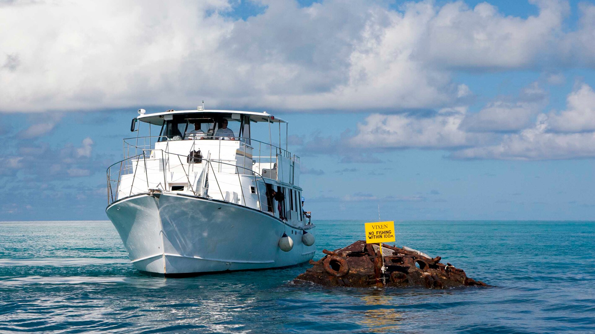 Bermuda Glass-Bottom Boat Sightseeing Cruise | Disney Cruise Line