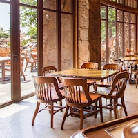 The ‘Ōlelo Room Restaurant and Lounge | Aulani Hawaii Resort & Spa