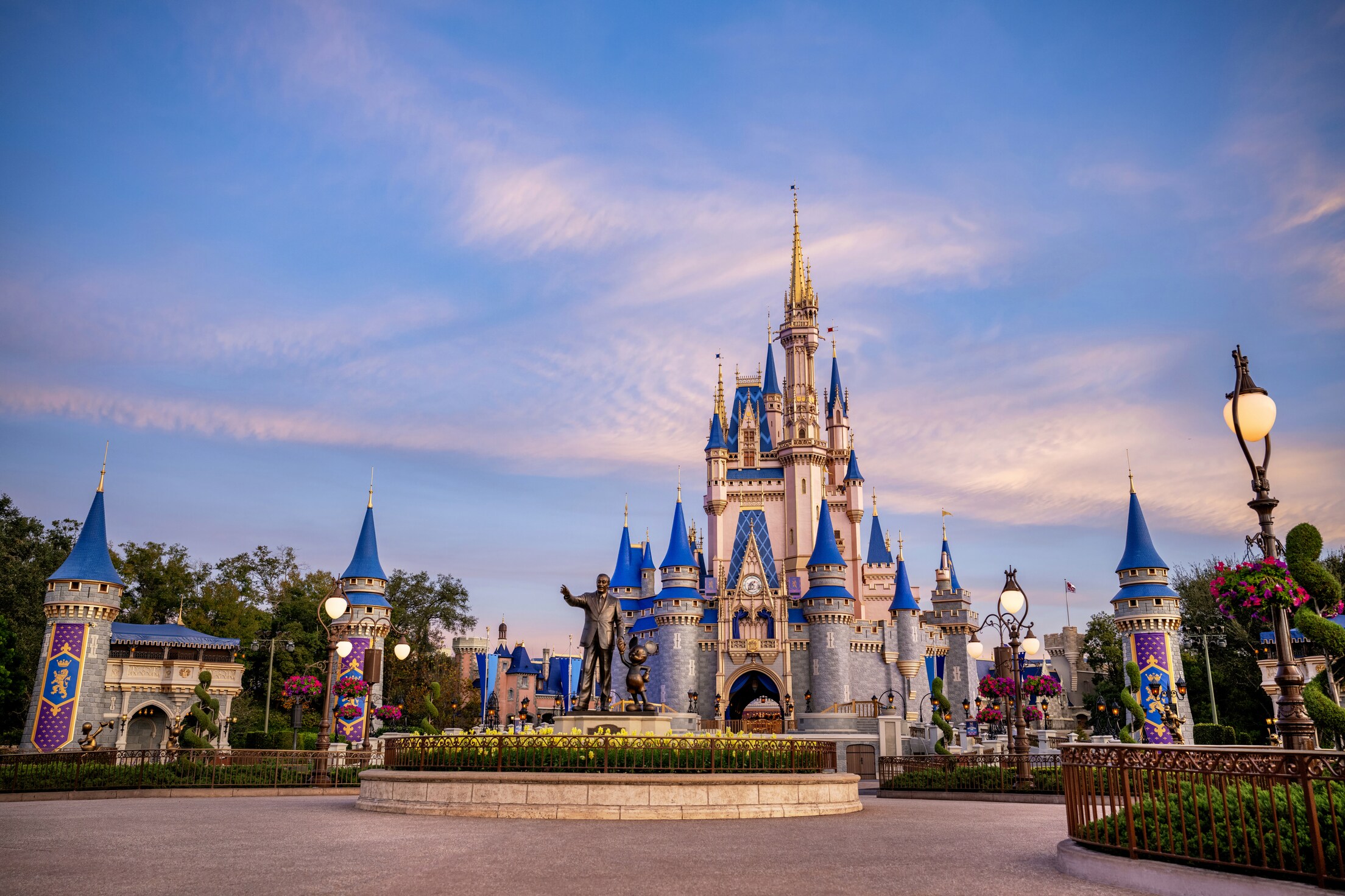 Benefits of a Pre- or Post-Cruise Hotel Stay | Disney Cruise Line