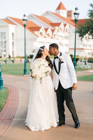 A Timeless and Classic Disney Wedding at Walt Disney World | Disney ...