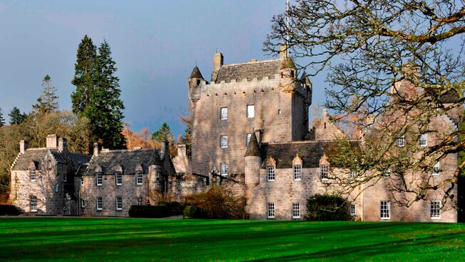 Cawdor Castle & Culloden Battlefield Tour | Disney Cruise Line