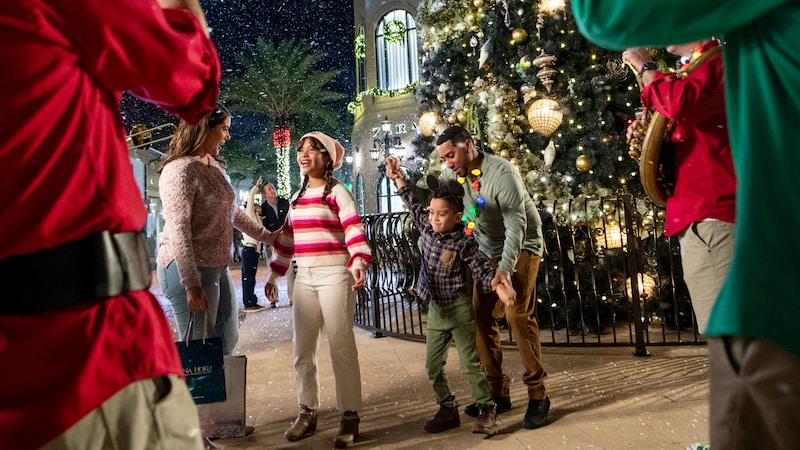 Holiday Activities, Entertainment & Experiences | Disney Springs