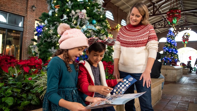 Meet Santa Claus – Holiday Events | Disney Springs
