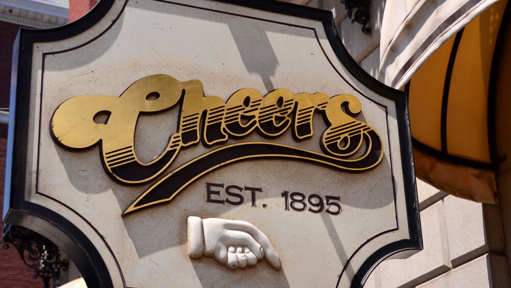 Walking Tour Beacon Hill & Cheers Pub | Disney Cruise Line